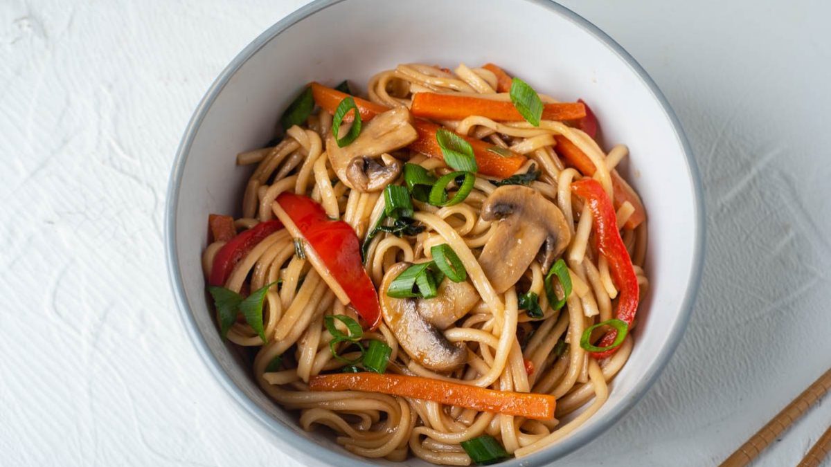 Easy Lo Mein: a fast, tasty dinner to enjoy week nights