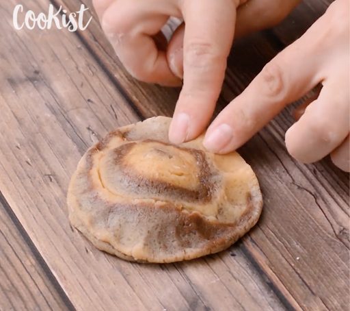Vanilla and Chocolate Marble Cookies: An Easy-to-Make Dessert