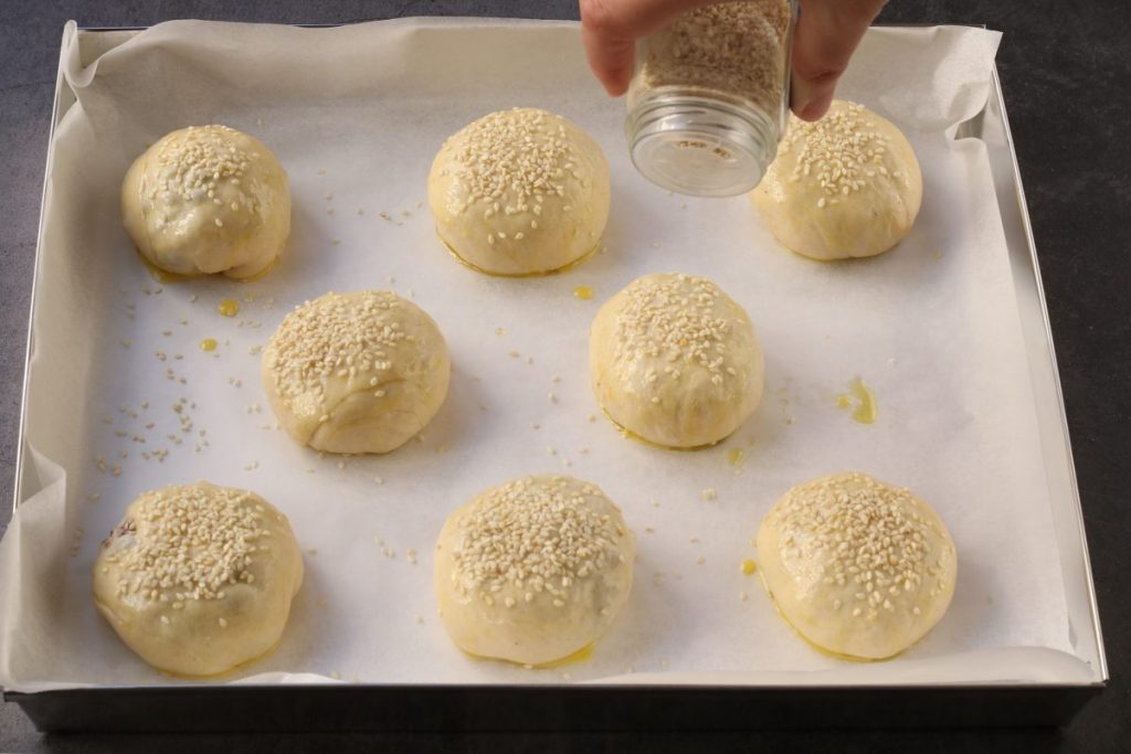 Sicilian buns: the recipe for the typical soft buns filled with ragu ...