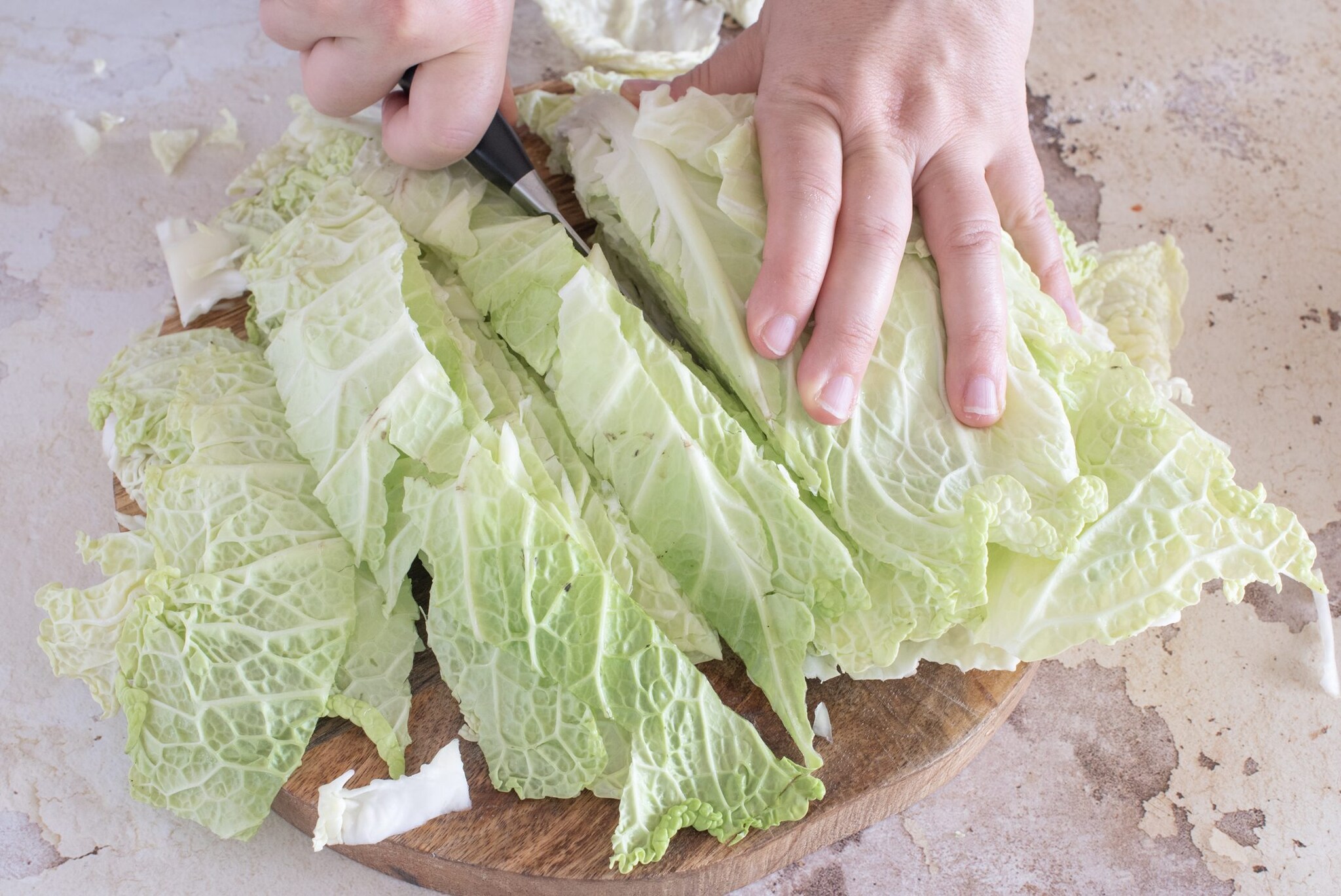 Bruschetta with savoy cabbage and semi-hard cheese: the quick and ...