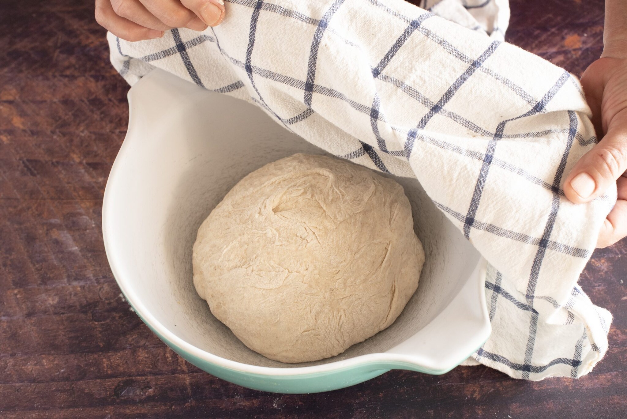 Focaccia bread with turnip tops, scamorza cheese and sausage: the easy ...