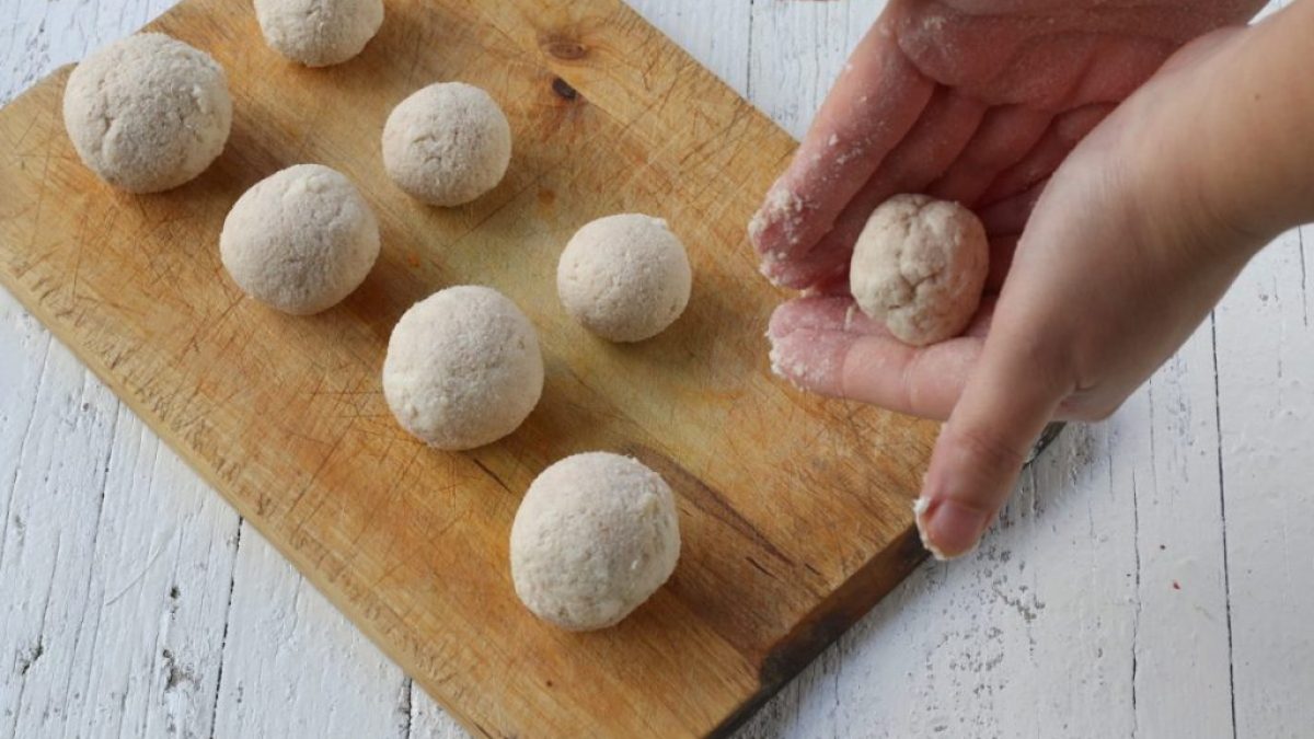 Christmas Cheesy Snowmen: the recipe for a fun and tasty appetizer