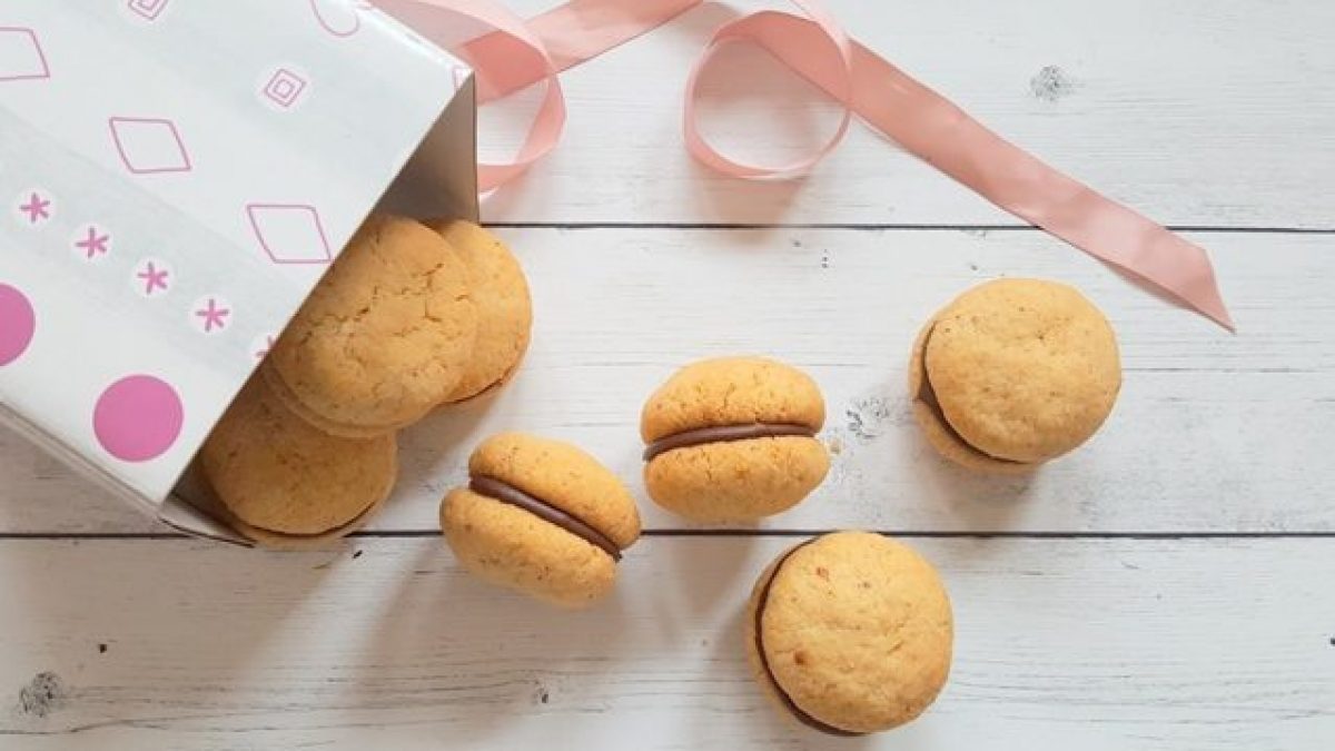 Baci di Dama (Italian Hazelnut Cookies): the original recipe for ...