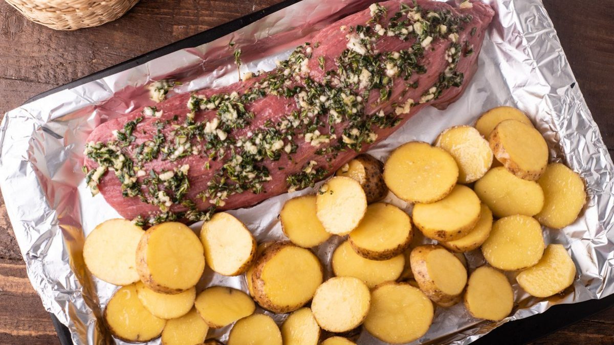 Garlic Rosemary Roast Beef: the effortless recipe for the classic ...