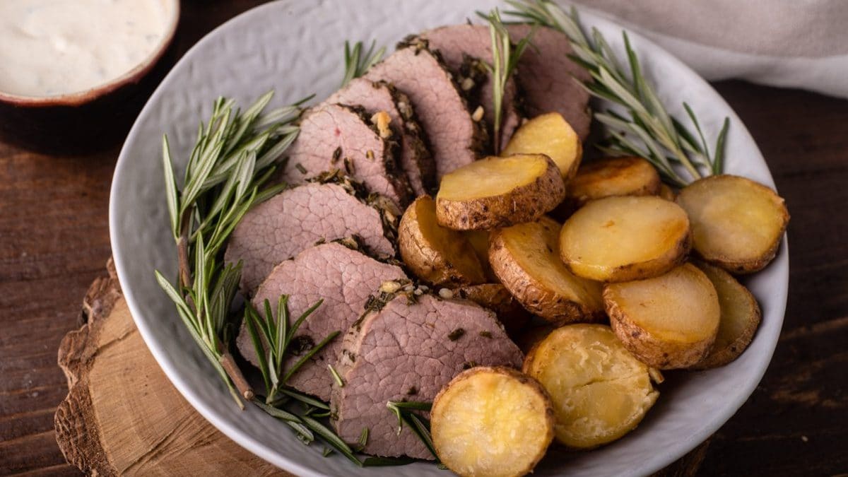 Garlic Rosemary Roast Beef: the effortless recipe for the classic ...