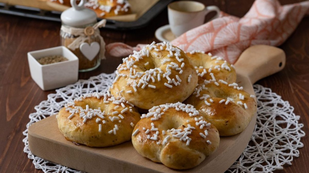 Anise Doughnts: the recipe for a soft and fragrant leavened product