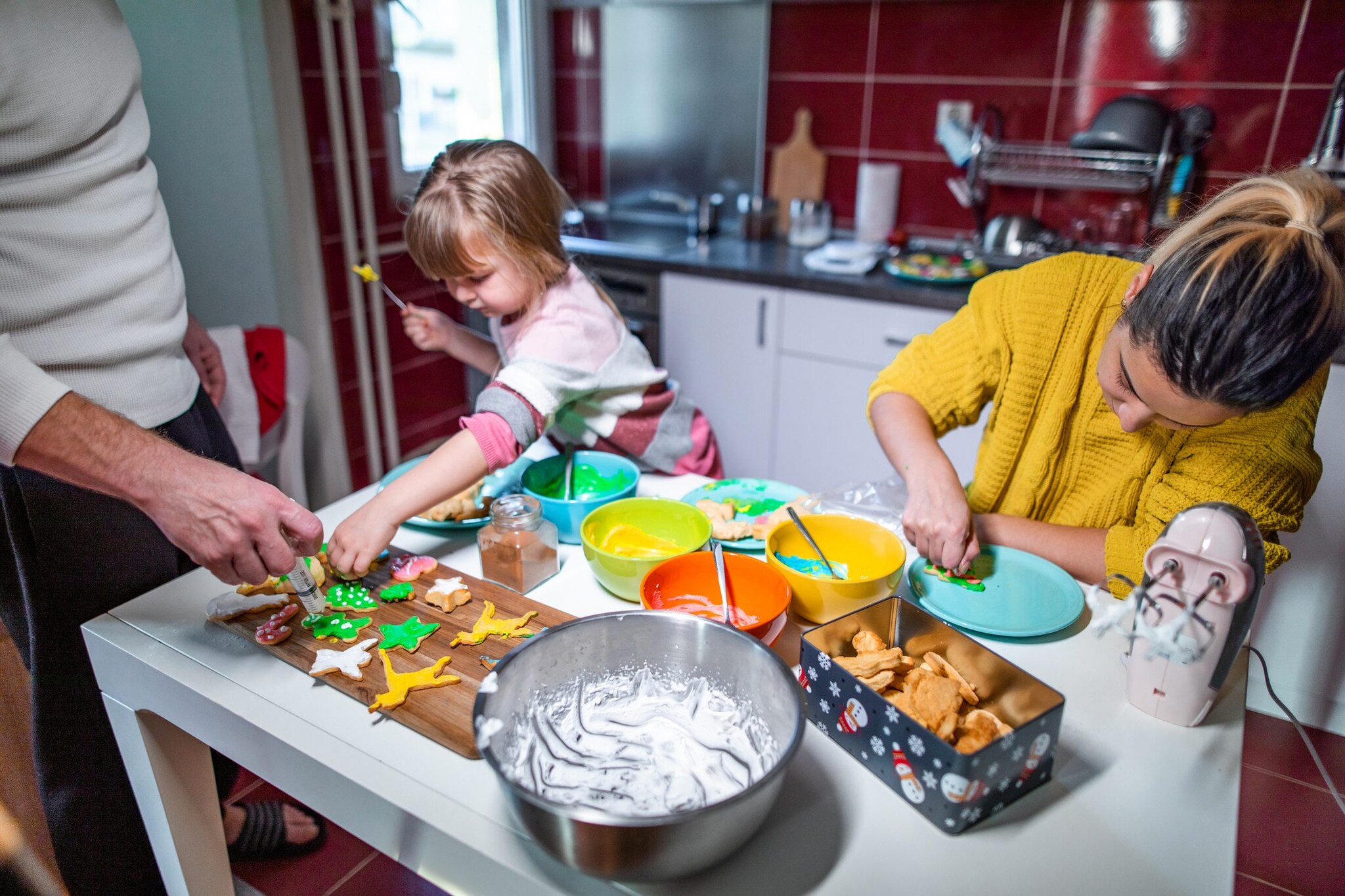 Try Out This Fun DIY Color Changing Food Coloring With Your Kids!