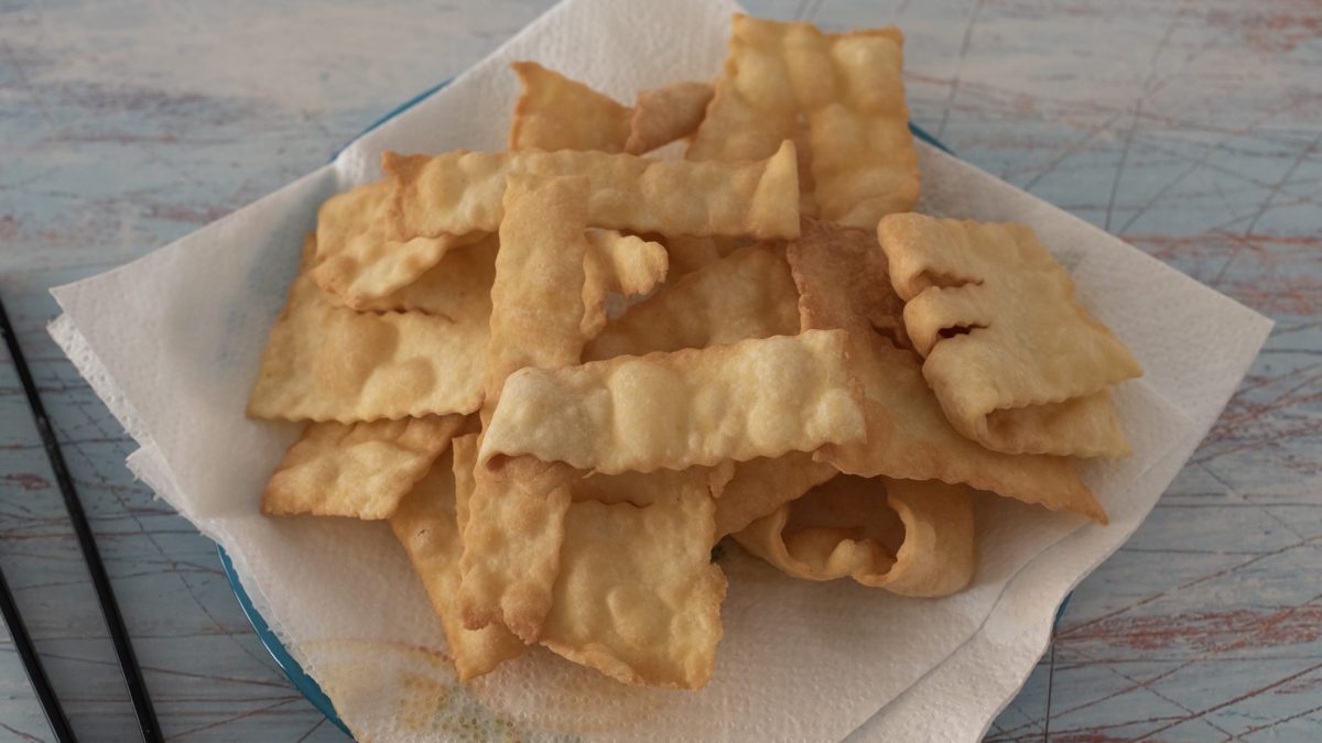 Fried Wine Pastries: the typical recipe for Italian Cenci