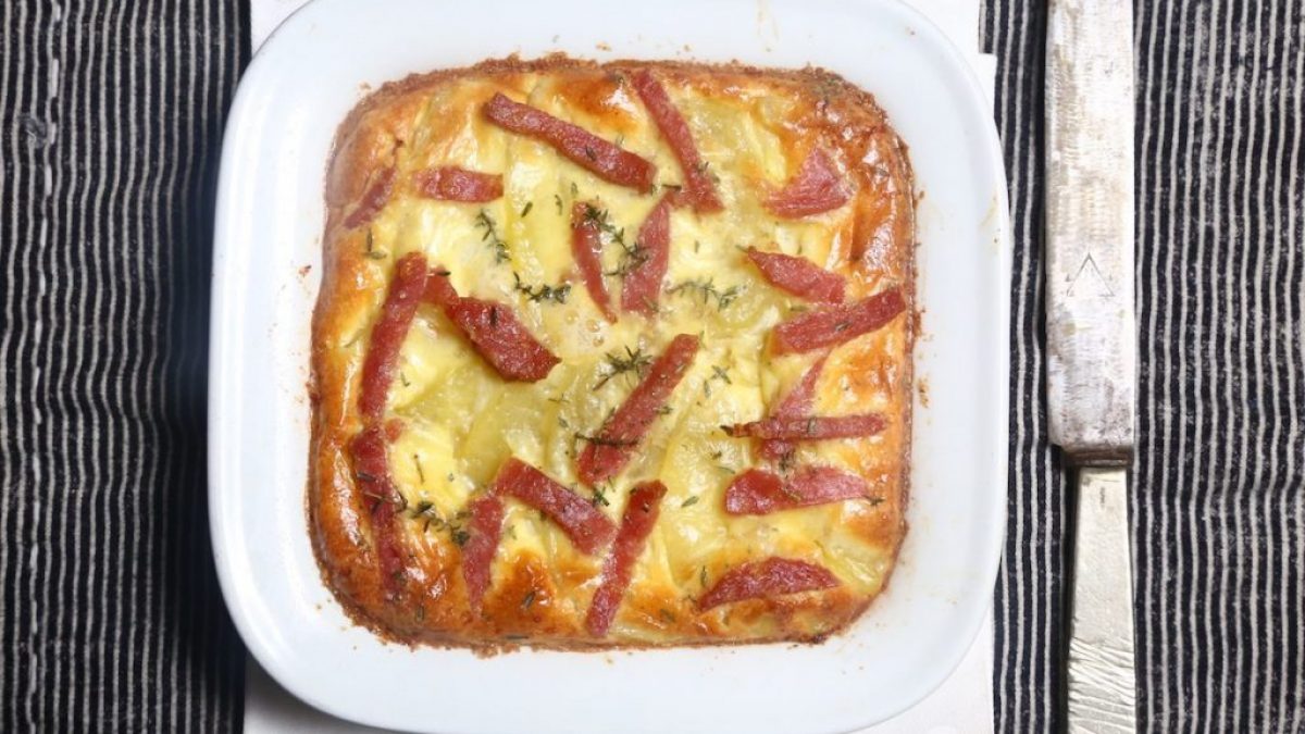 Potato and Salami Pie: the recipe for a rich and savory dish