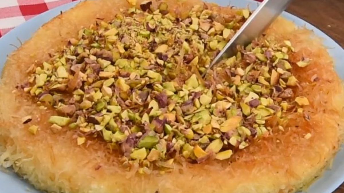 Knafeh Na'meh: the sweet cheese pastry recipe from Middle East