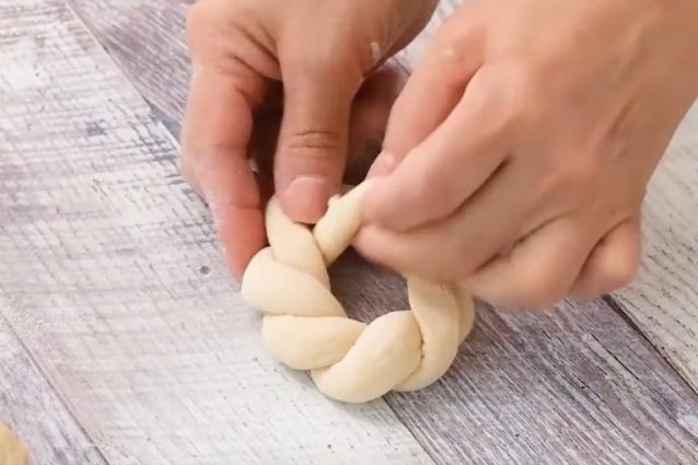 Best Homemade Fried Donuts: the easy and delicious homemade donut recipe
