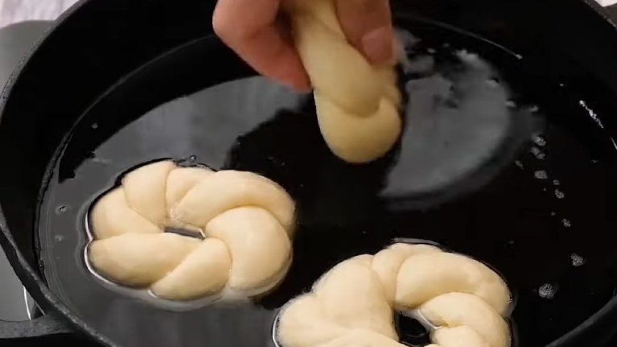 Best Homemade Fried Donuts: the easy and delicious homemade donut recipe