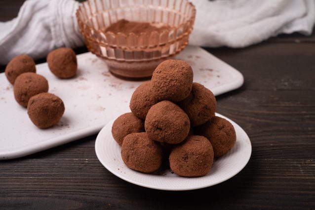 Chocolate Raspberry Truffles: the effortless recipe for an elegant dessert