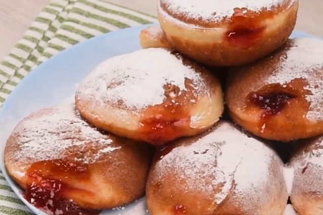 Paczki: the easy and sweet recipe for Polish donuts