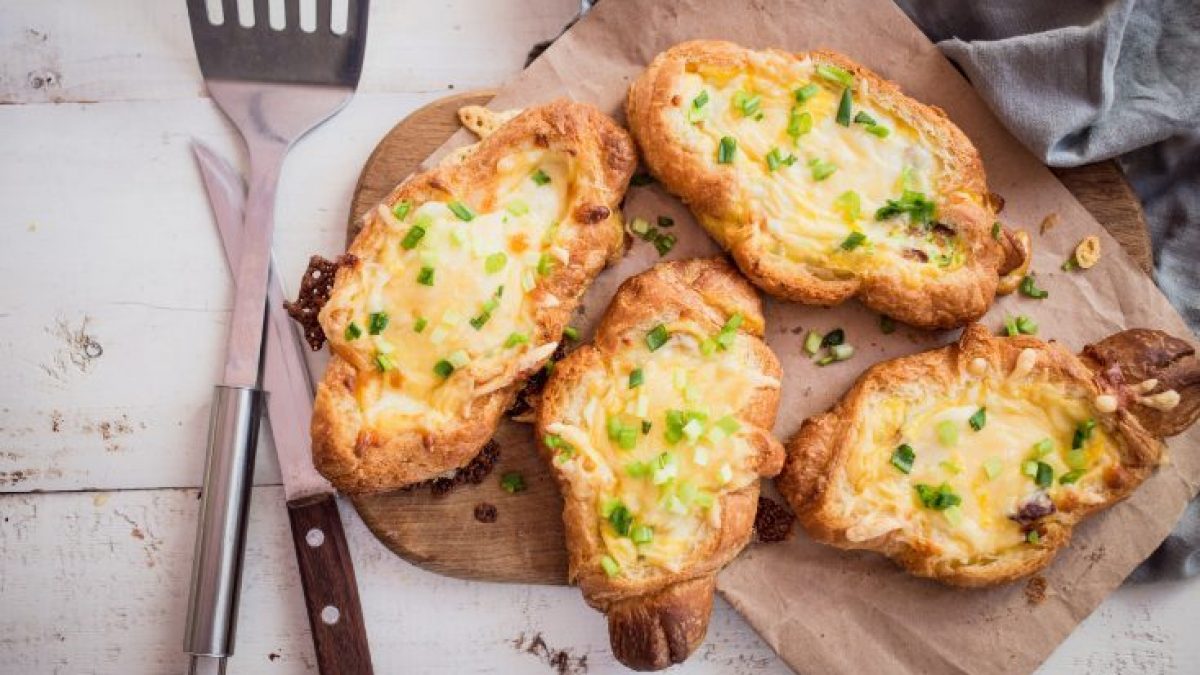 Omelet Croissants Recipe