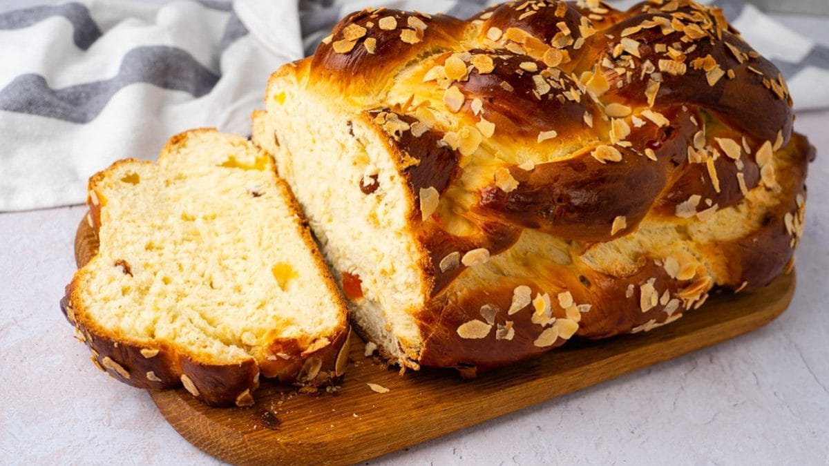 Vánočka (Czech Christmas Bread)
