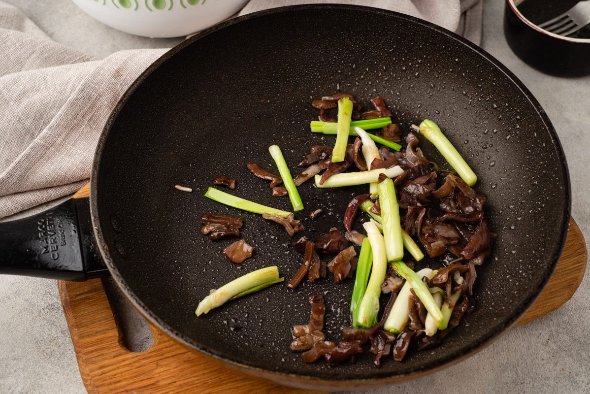 Longevity Noodles (Yi Mein)