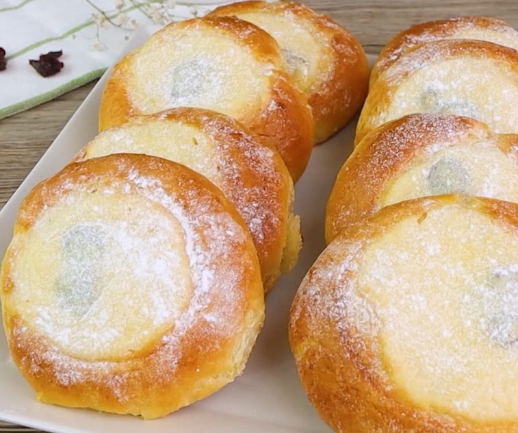 Vatrushka (Russian Cheese Pastries)
