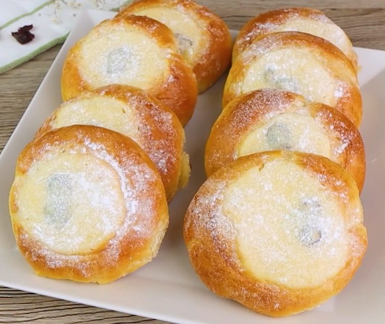 Vatrushka (Russian Cheese Pastries)