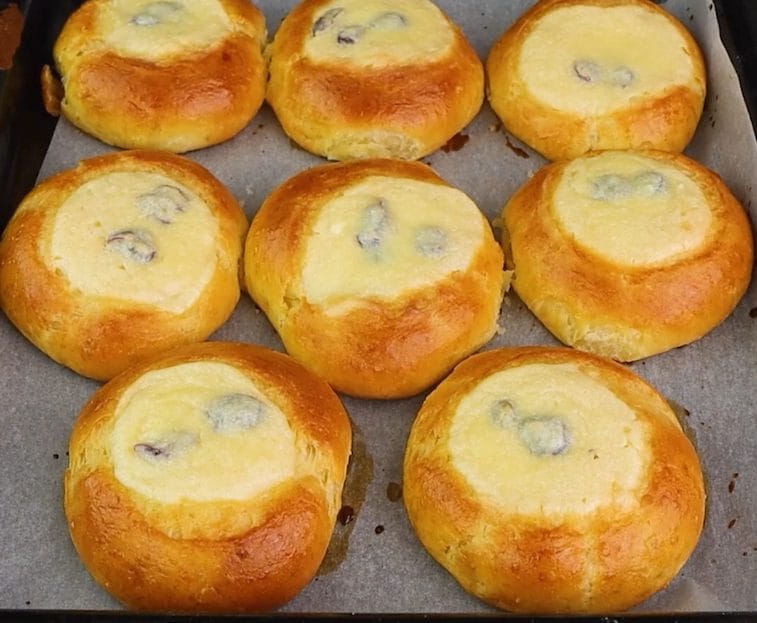 Vatrushka (Russian Cheese Pastries)