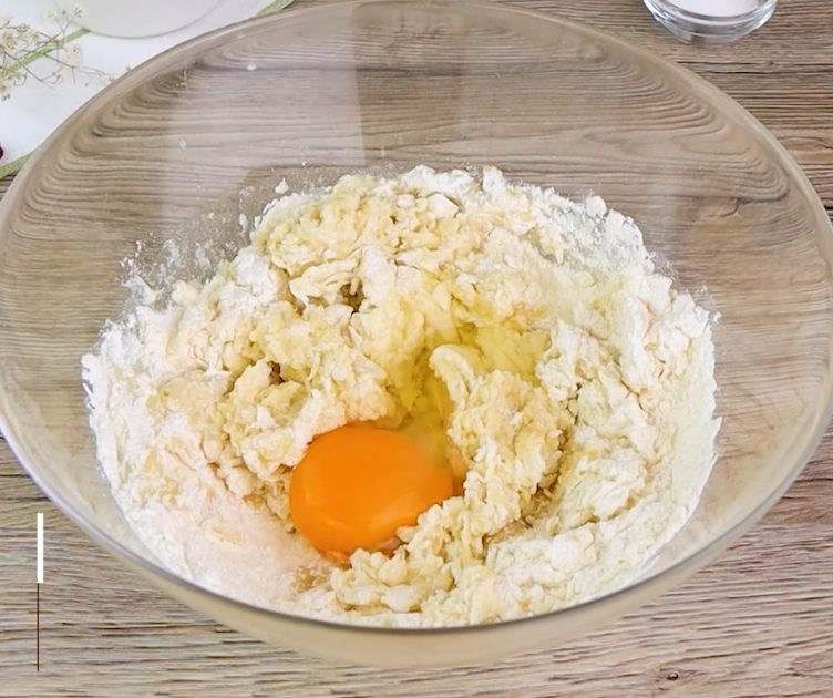 Vatrushka (Russian Cheese Pastries)