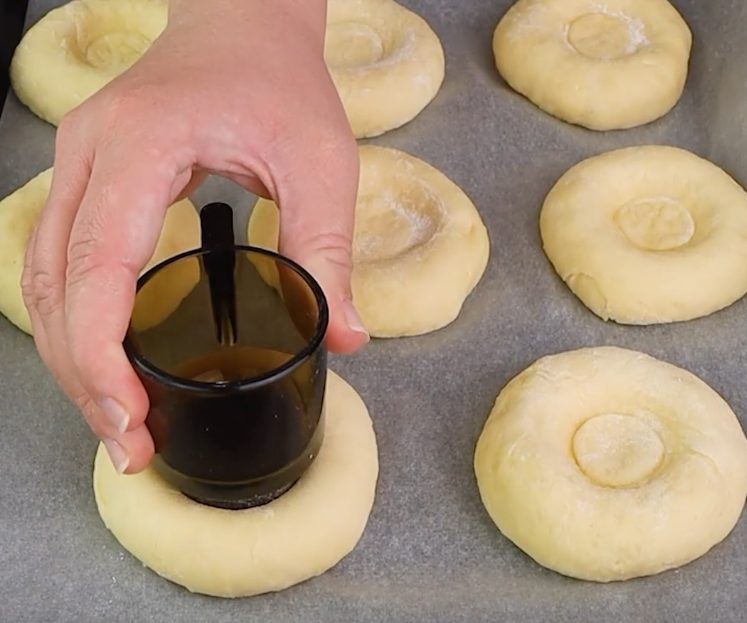 Vatrushka (Russian Cheese Pastries)