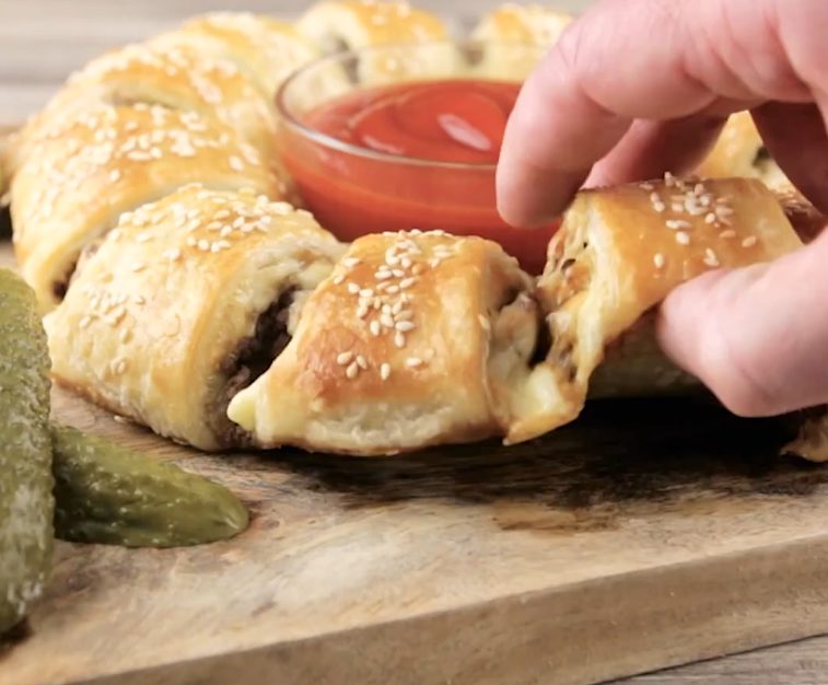 Cheeseburger Crescent Ring Recipe