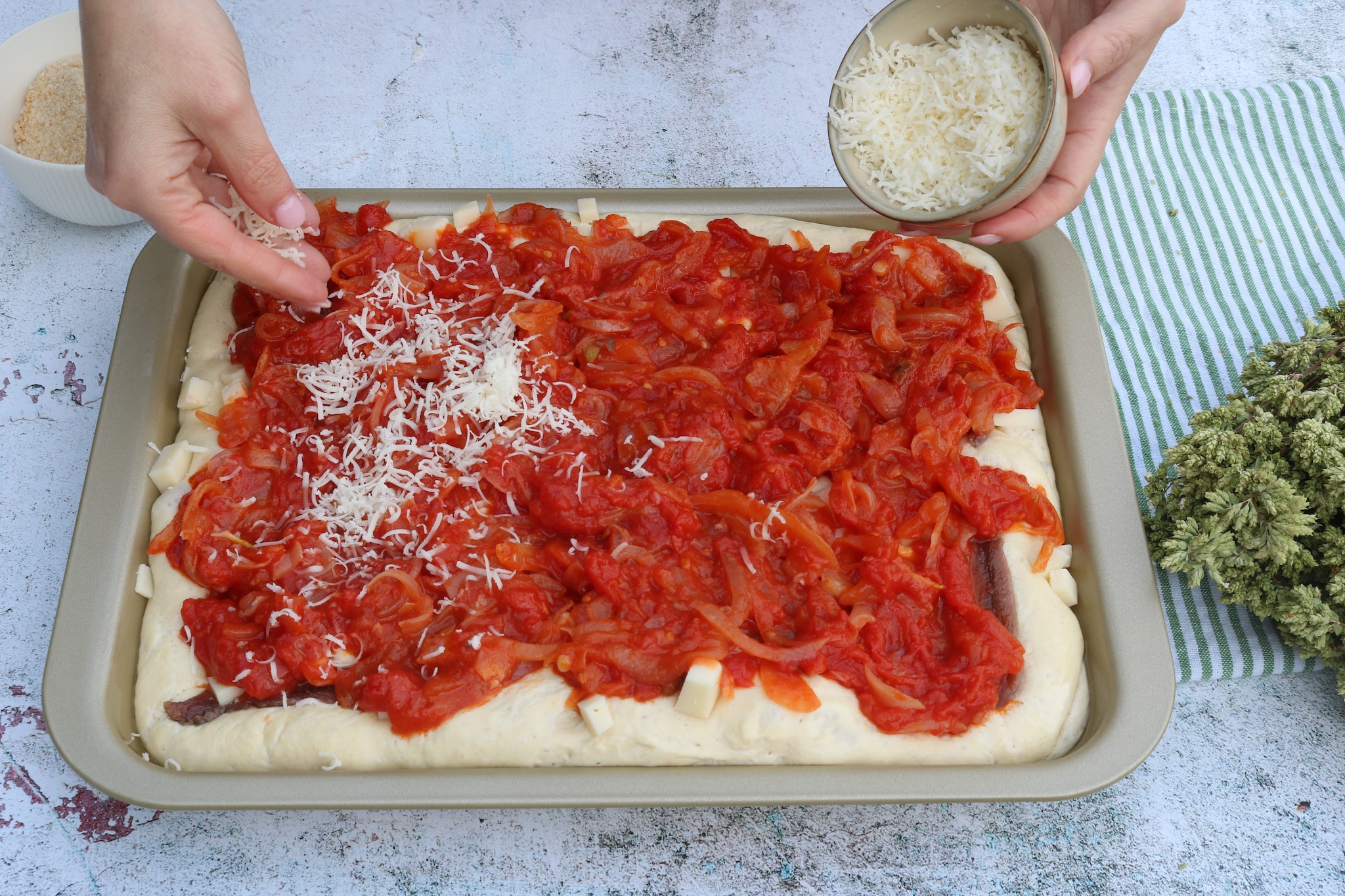 Sfincione: the authentic, tasty recipe for the popular Sicilian pizza