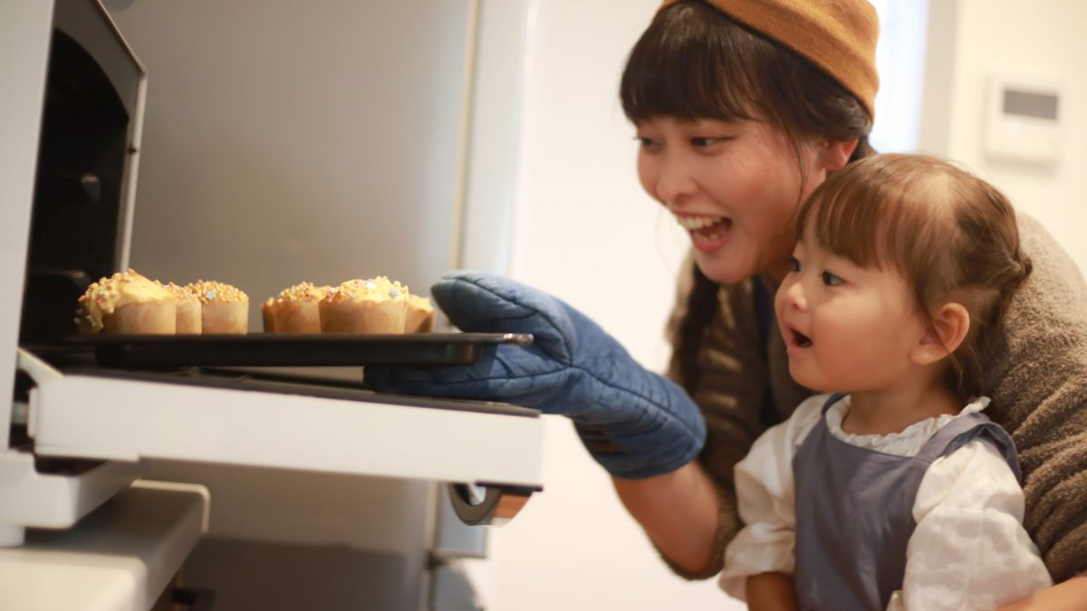 Did You Know Your Microwave Can Bake A Cake? Just Follow This Guide