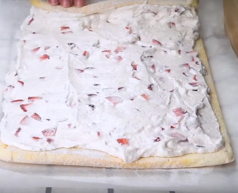 Strawberry Cake Roll Recipe