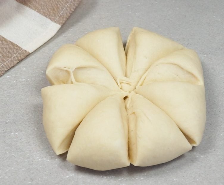 Chinese Steamed Custard Buns (Nai Wong Bao)