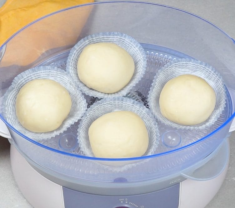 Chinese Steamed Custard Buns (Nai Wong Bao)