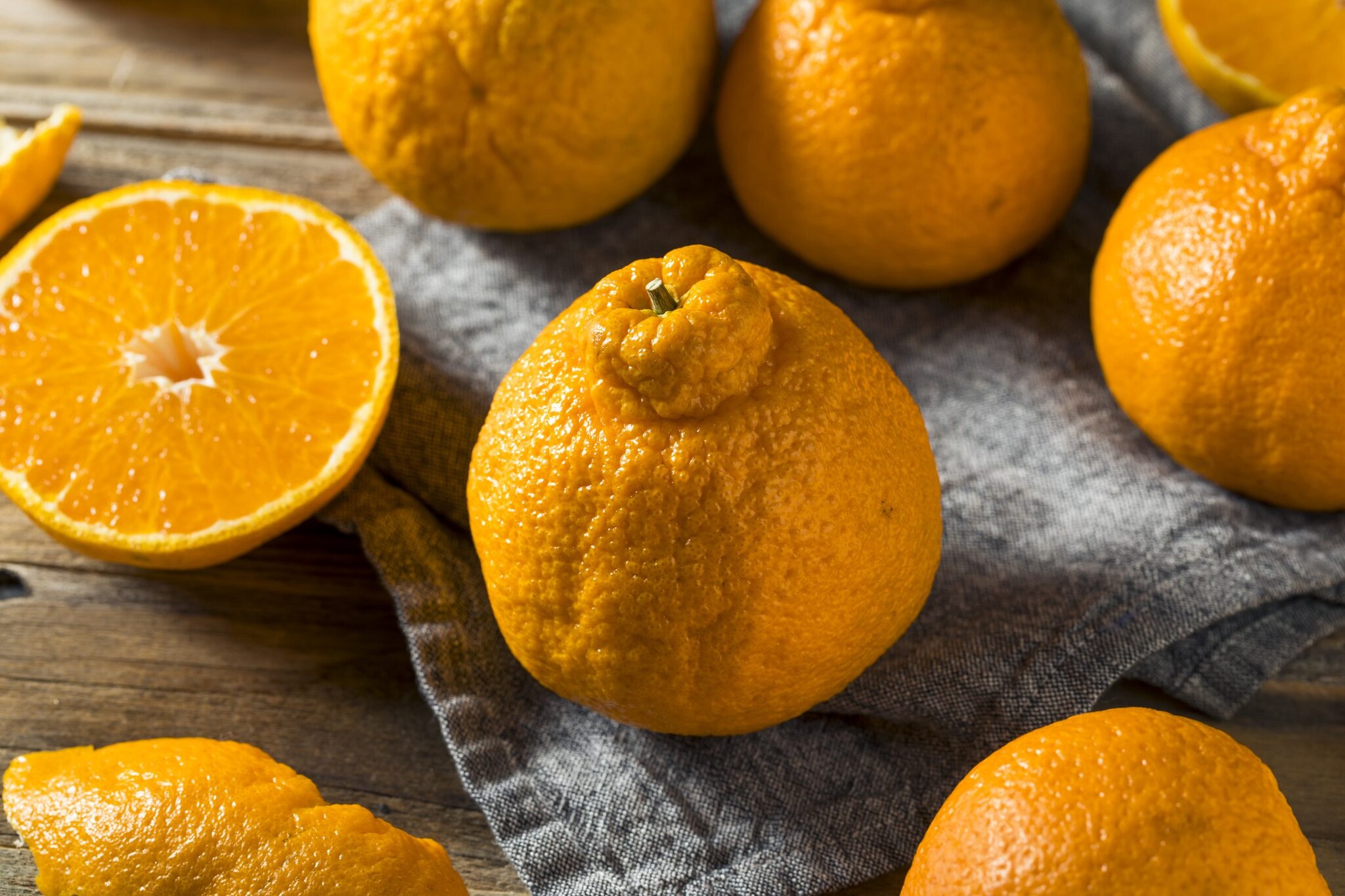Here's Your Tell-All Guide To Sumo Oranges, The Perfect Healthy Snack