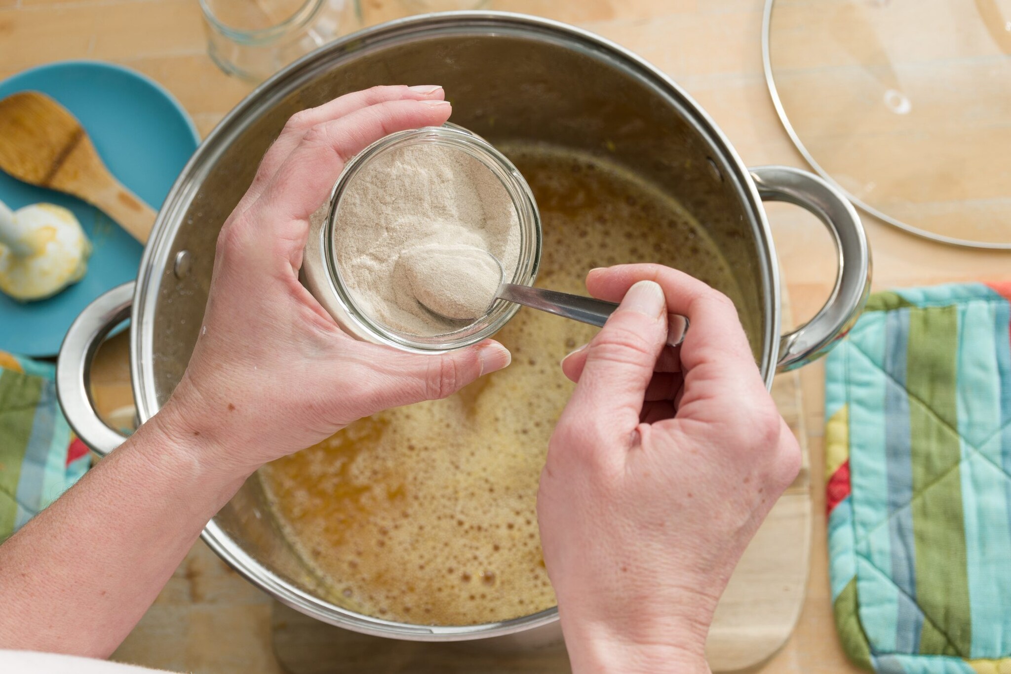 Here's How To Tell Powdered and Sheet Gelatin Apart