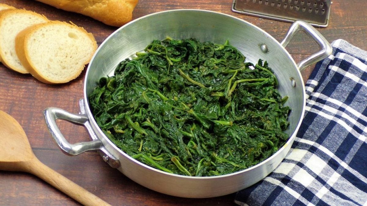 Spinach with butter: the easy and delicious recipe for a side dish ...
