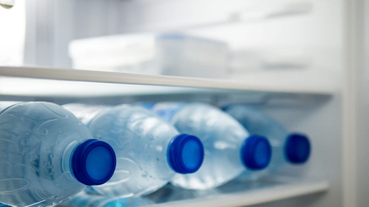 Cold Water Vs Room Temperature Water: When Should You Drink Them?