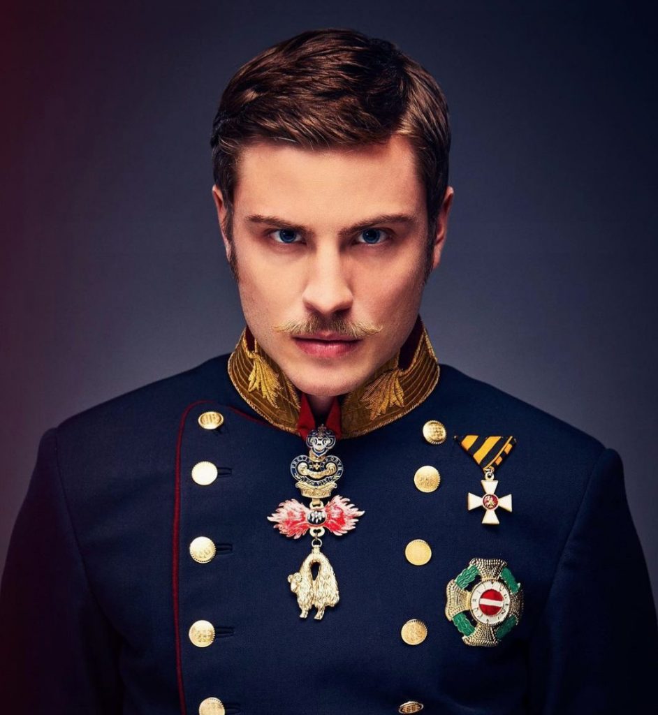 Franz innamorato di Sissi, ma nella realtà Jannik Schümann è fidanzato con Felix Kruck