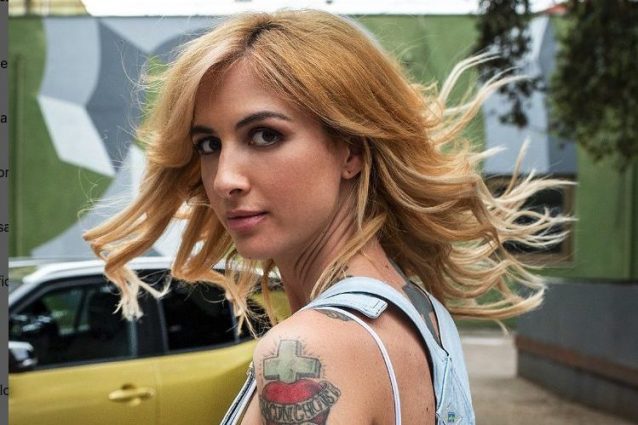 La storia di Ema Stokholma, l'infanzia difficile per la madre violenta ...