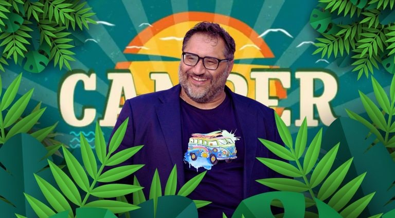 Chi è Peppone Calabrese, il nuovo conduttore di Camper: carriera e vita ...