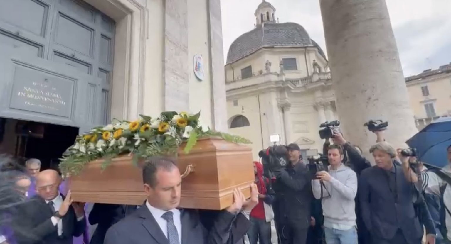 I funerali di Luca Giurato, la diretta con foto e video: "Era la ...