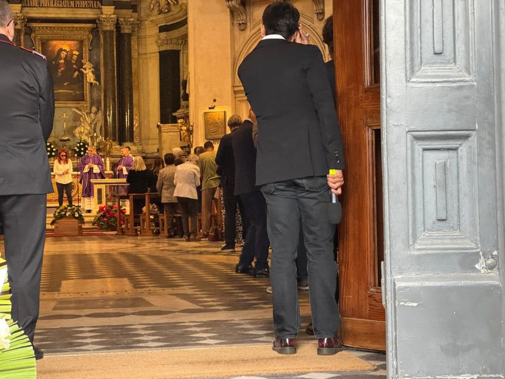 I funerali di Luca Giurato, la diretta con foto e video: "Era la ...