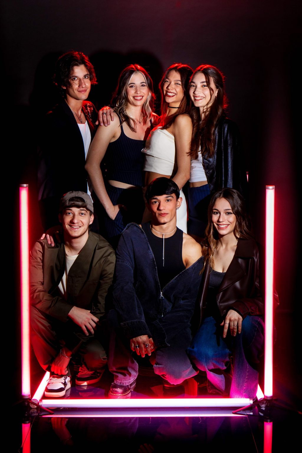 Serale di Amici 2025 in diretta, Asia e Vybes sono gli eliminati della prima puntata: cosa è ...