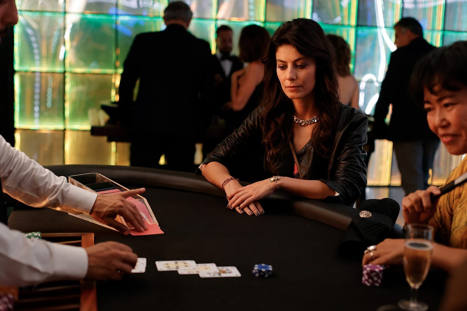 Doppio Gioco, la fiction con Alessandra Mastronardi: la trama, il cast ...