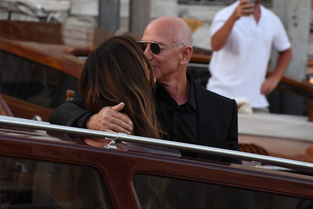 Jeff Bezos e l'ultimo regalo a Venezia dopo le nozze, quanto ha ...