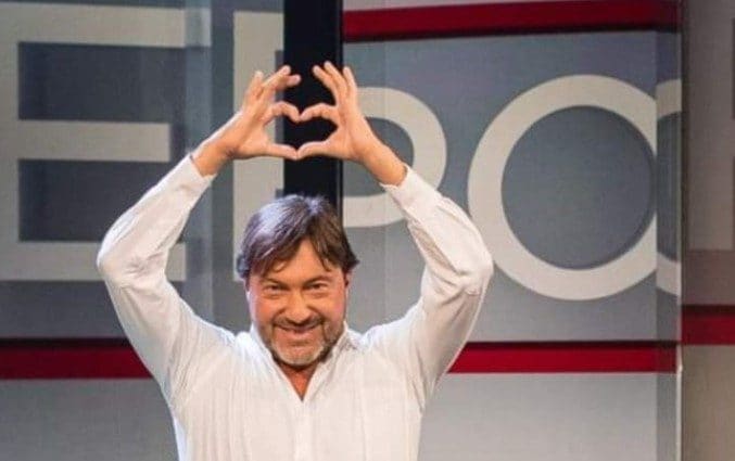 Ranucci ringrazia il pubblico per gli auguri di compleanno, poi la ...