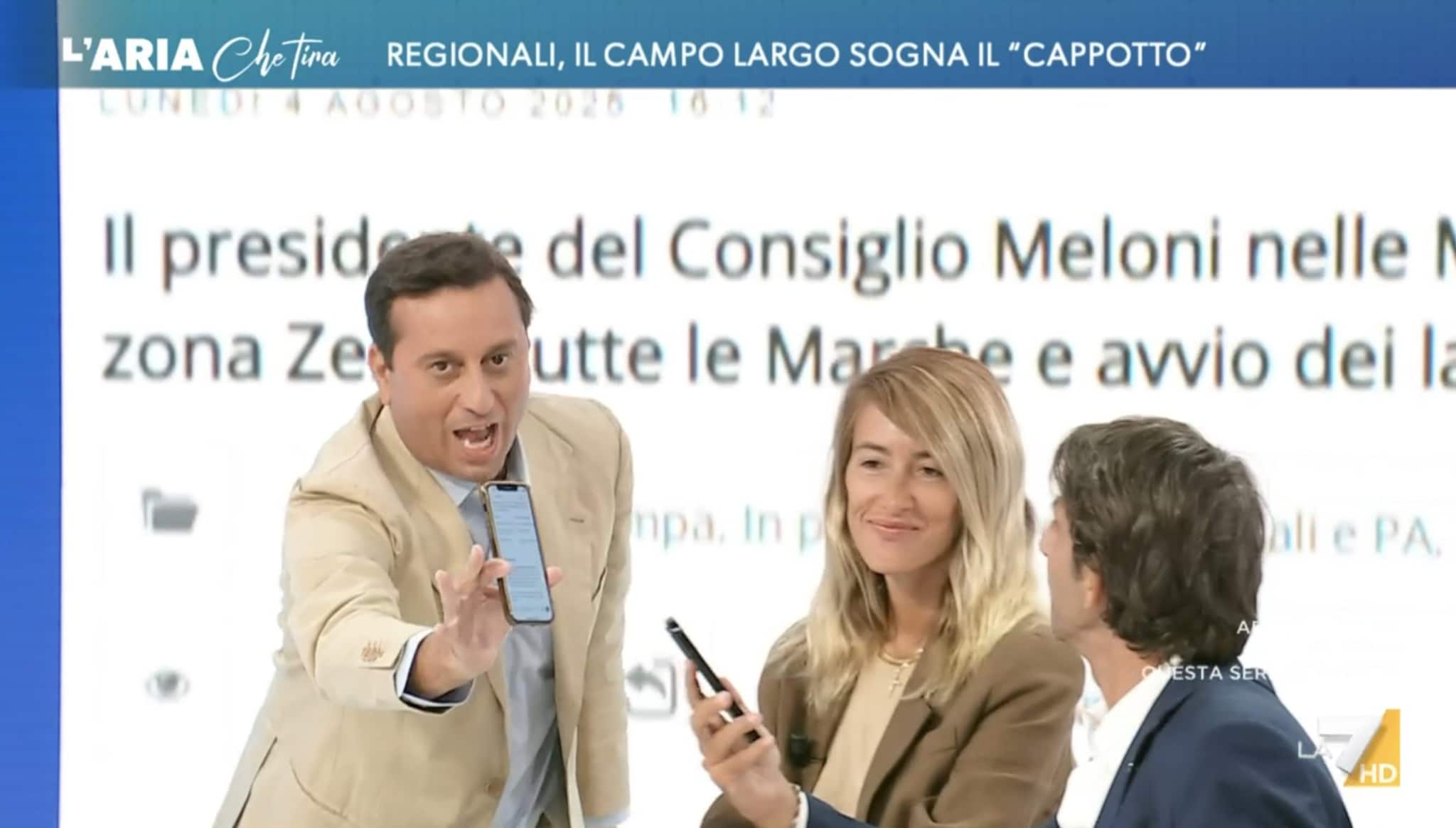 "Donzelli, se la prenda con ChatGPT": siparietto tecnologico a L'Aria che Tira tra Parenzo e il ...