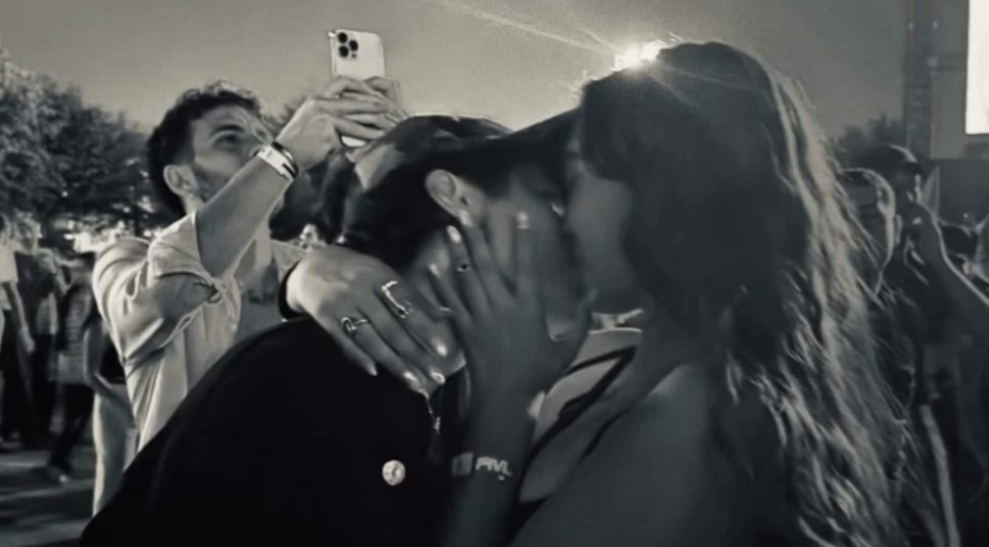 Il primo bacio in pubblico tra Antonia Nocca e Senza Cri: la foto che ...