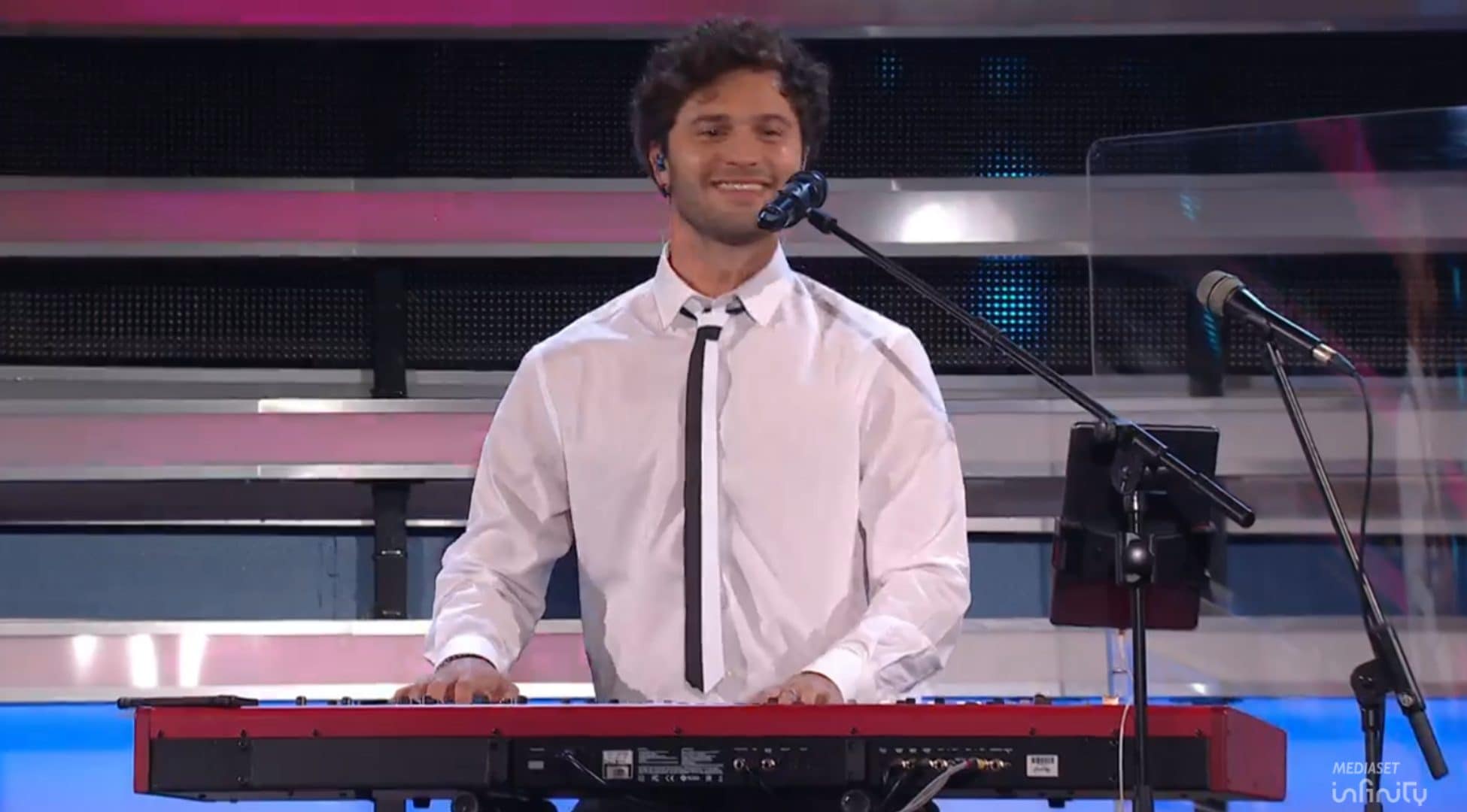 Chi è Marco Galeone, il vocalist e tastierista a La Ruota della fortuna