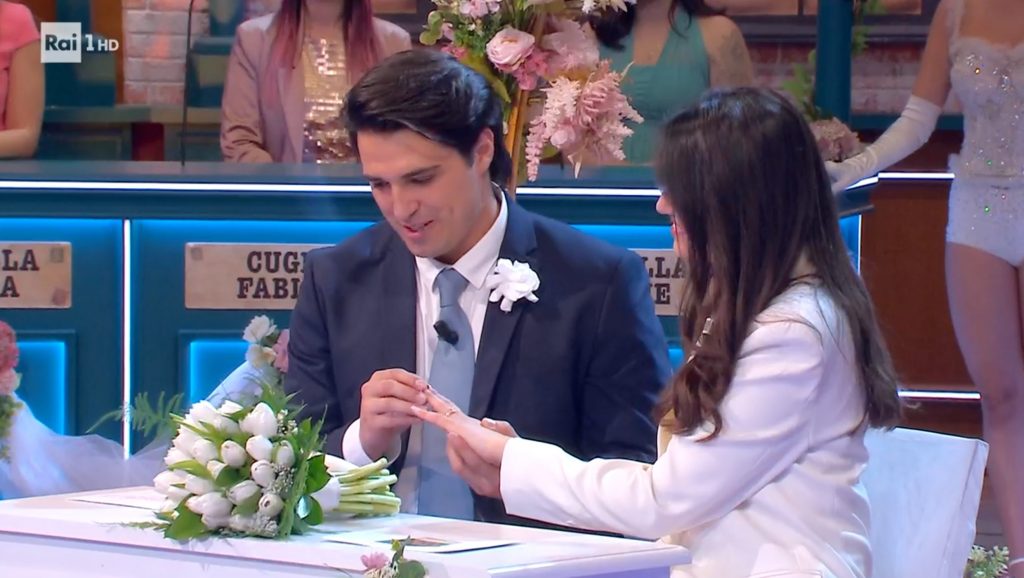 Ad Affari tuoi Stefano De Martino sposa Marco e Giulia: la coppia cade ...