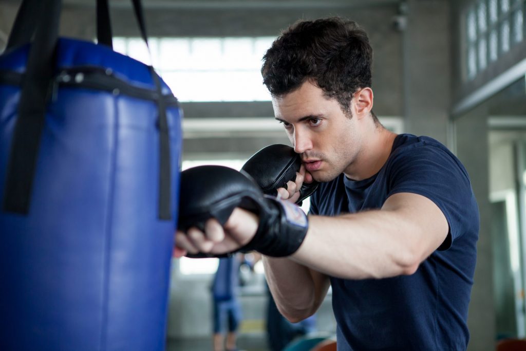 Come fare fit boxe a casa: 9 esercizi con e senza sacco